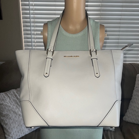 MICHAEL Michael Kors | Bags | Michael Kors Creambeige Shoulder Bag ...